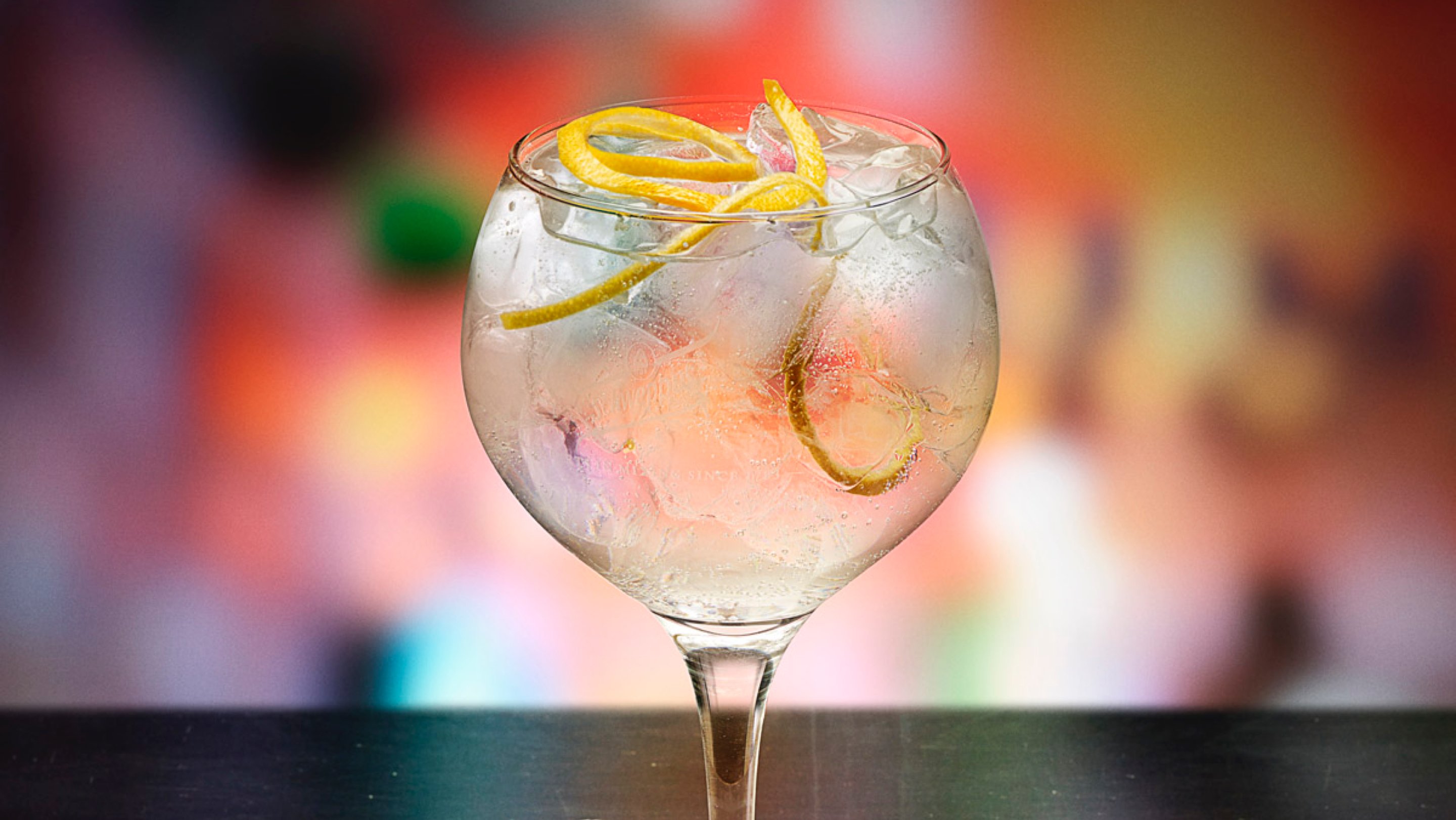 Schweppes Selection Tonic & Touch Of Lime And Bulldog | Schweppes